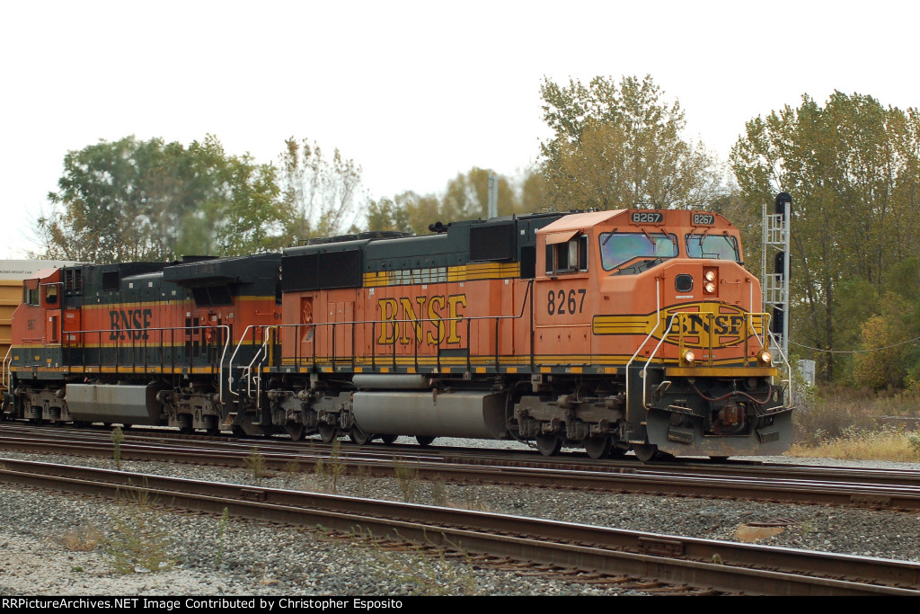 BNSF SD75M 8267